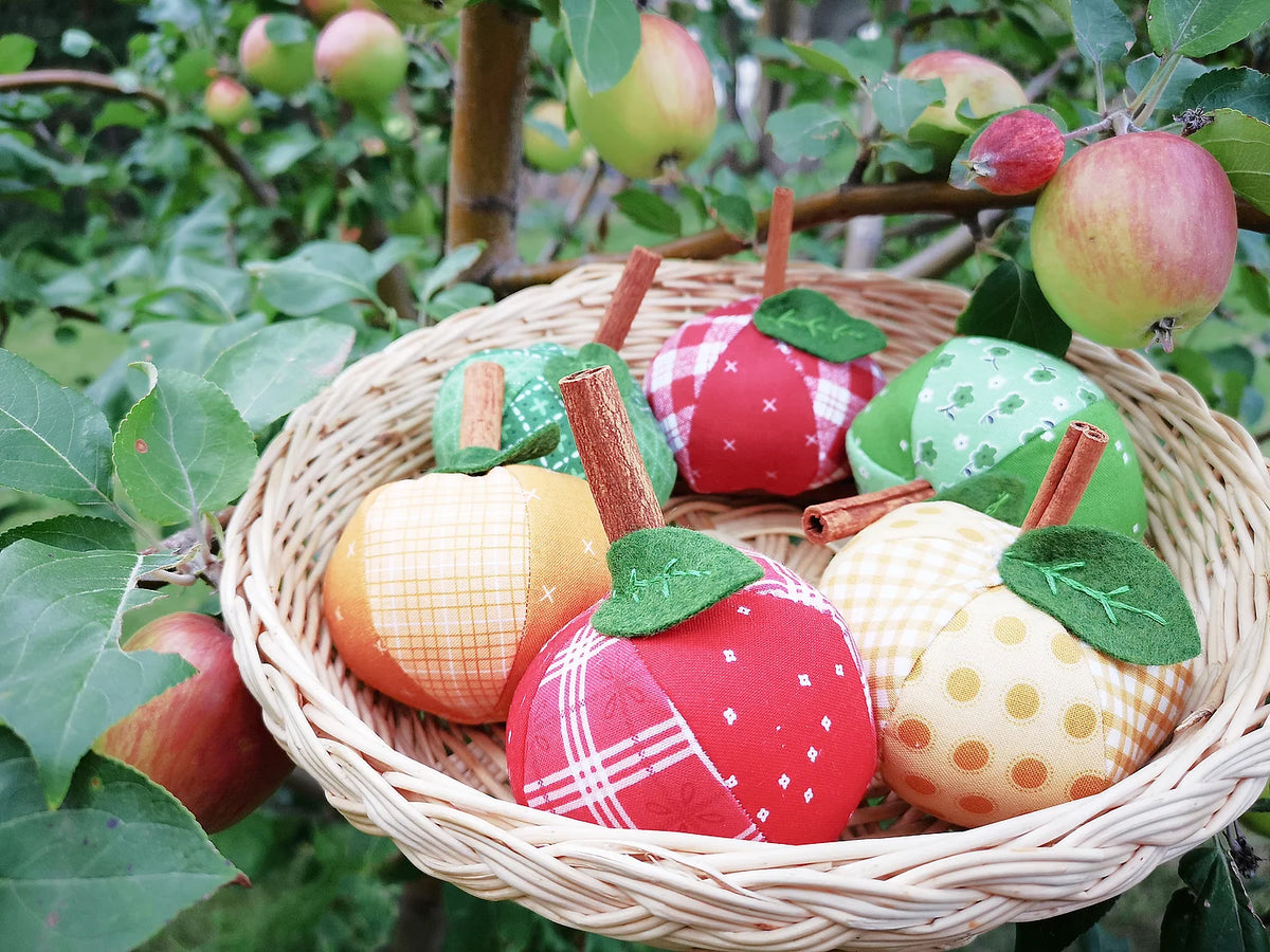 Stuffed Apple Sewing Pattern – thermoweb.com