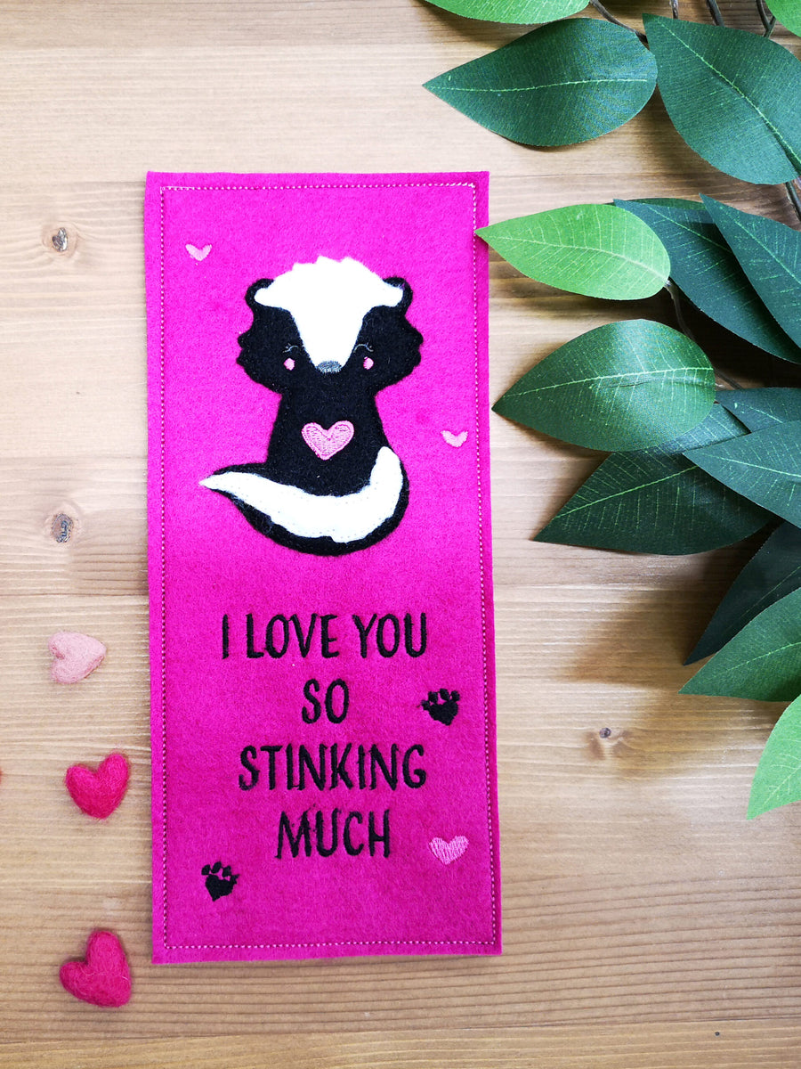 Make This Valentine Skunk Fabric Bookmark – thermoweb.com